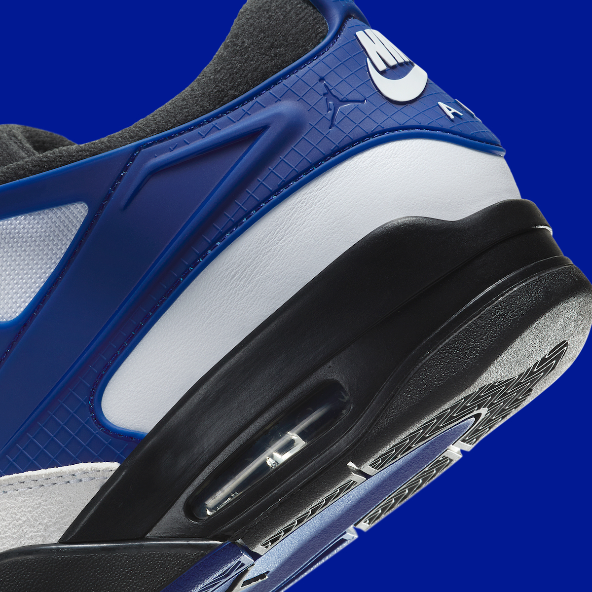 Air Jordan 4 RM вышли в расцветке «Deep Royal Blue»